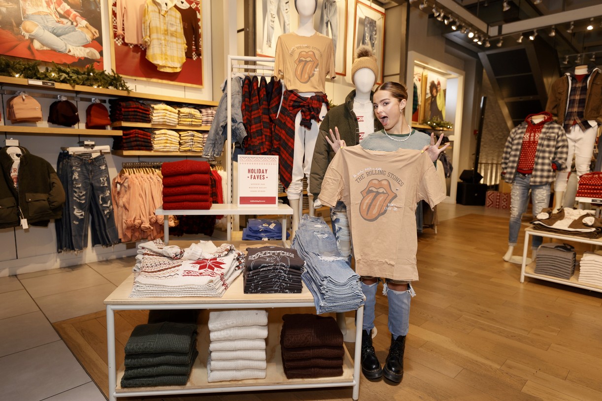 Chase Stokes & Madison Bailey Meet Up With Addison Rae for American ...