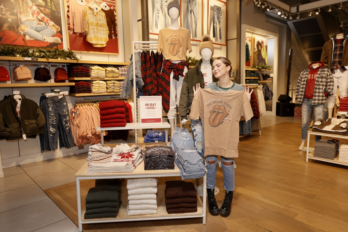 Chase Stokes & Madison Bailey Meet Up With Addison Rae for American ...