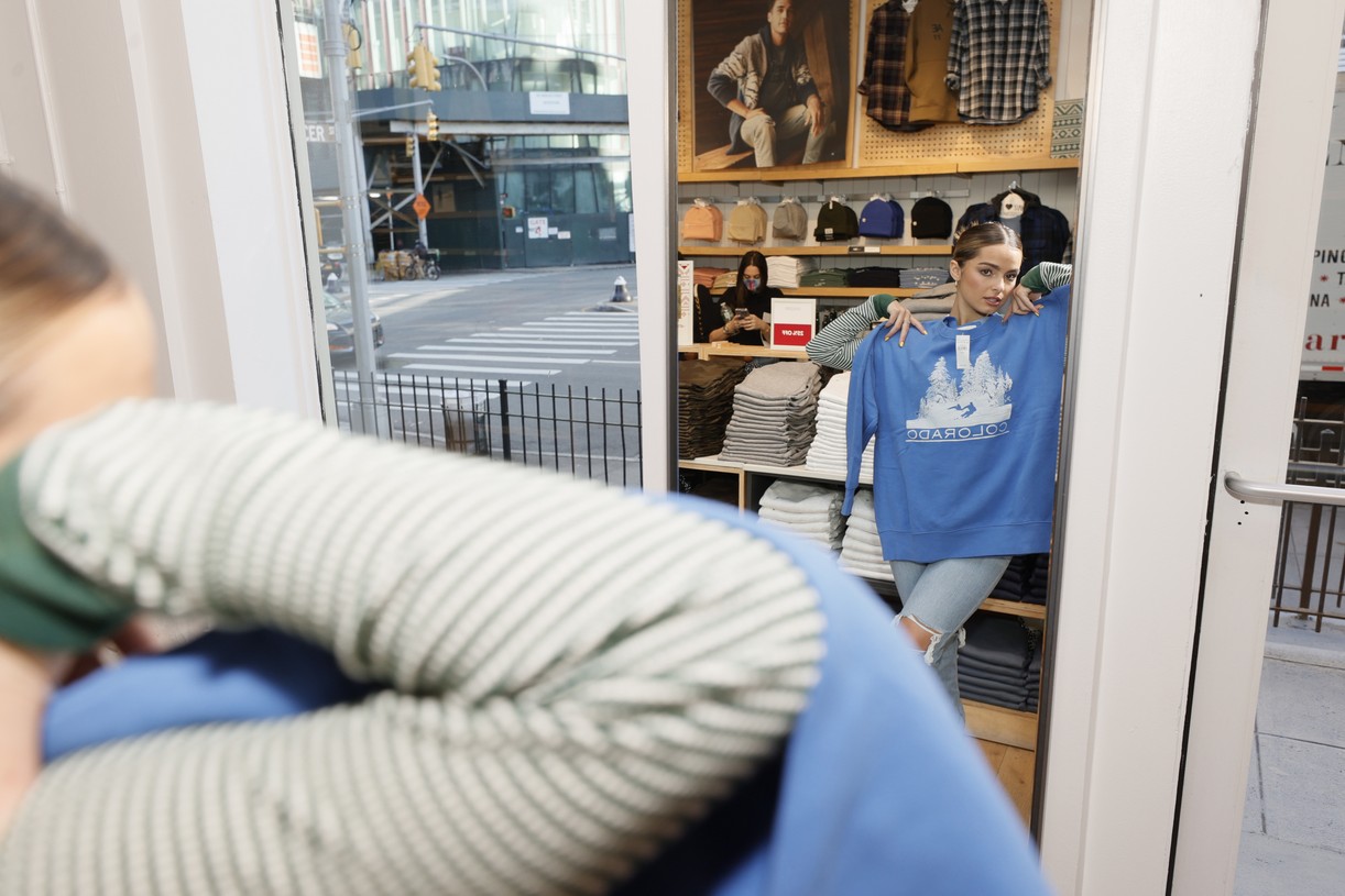 Chase Stokes & Madison Bailey Meet Up With Addison Rae for American ...