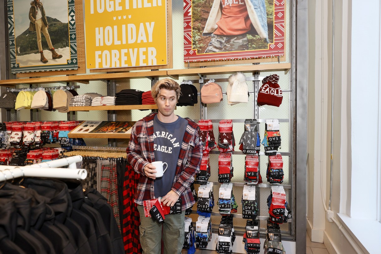 Chase Stokes & Madison Bailey Meet Up With Addison Rae for American ...