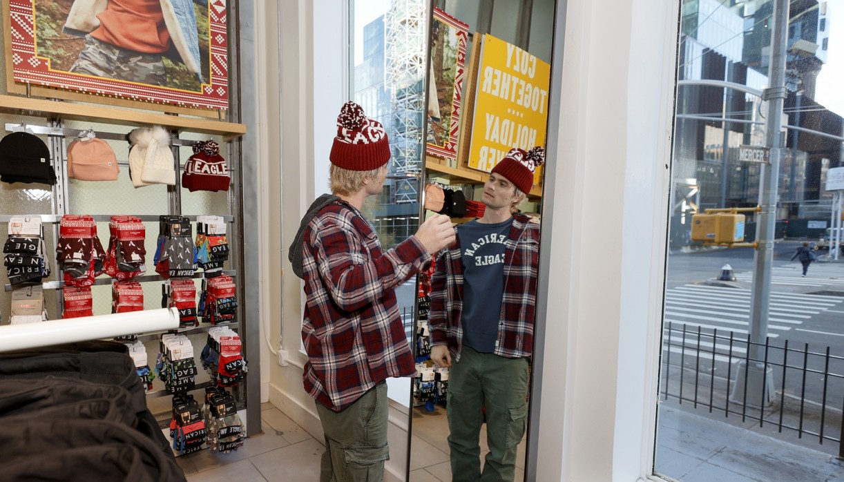 Chase Stokes & Madison Bailey Meet Up With Addison Rae for American ...