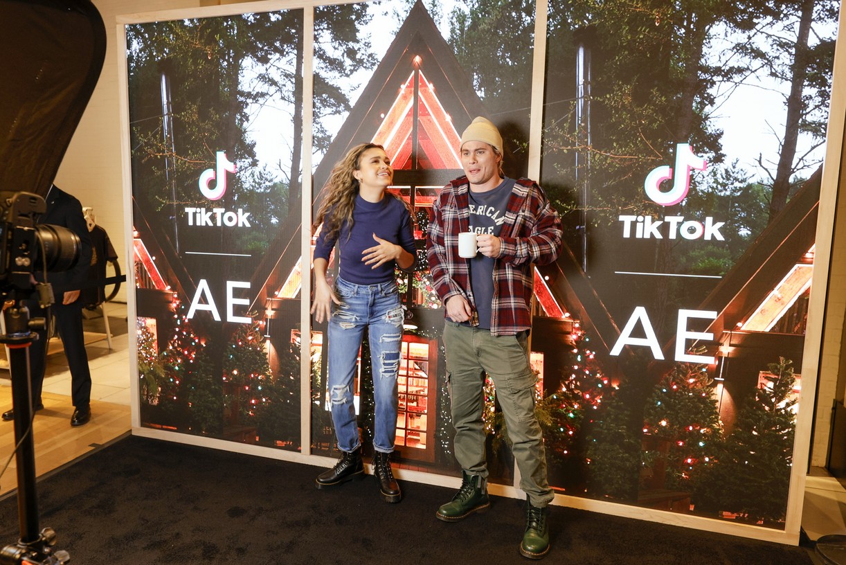 Chase Stokes & Madison Bailey Meet Up With Addison Rae for American ...