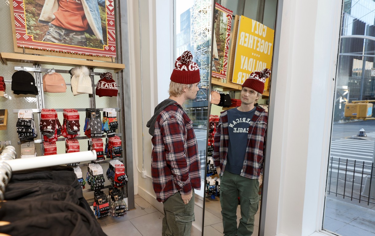 Chase Stokes & Madison Bailey Meet Up With Addison Rae for American ...