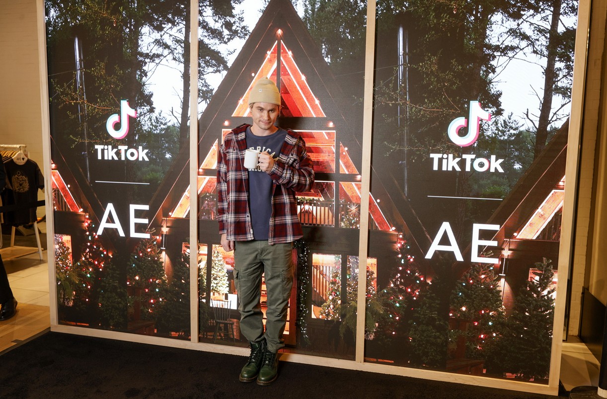 Chase Stokes & Madison Bailey Meet Up With Addison Rae for American ...