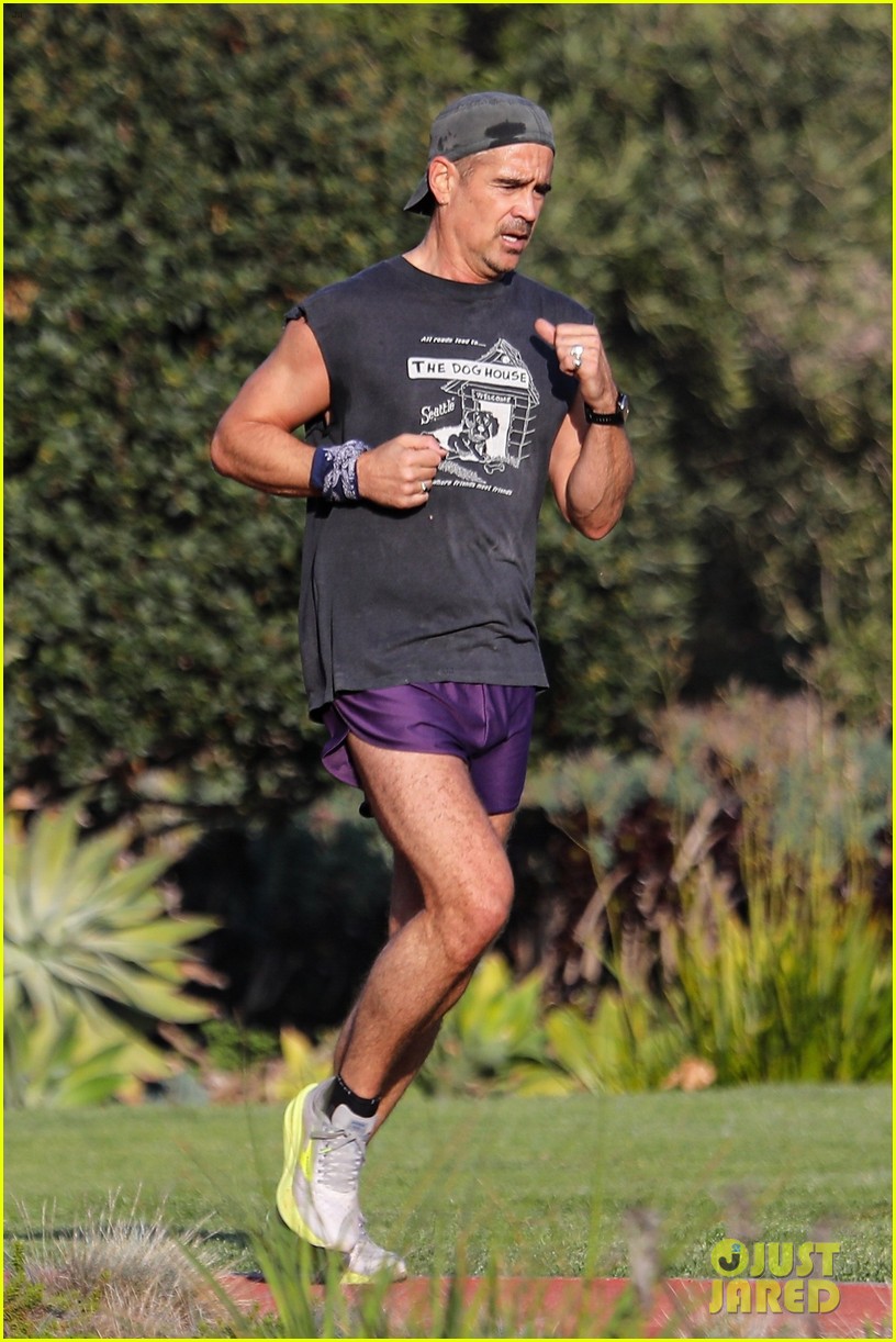 Colin Farrell Runs Laps Shirtless for His Sunday Workout!: Photo ...