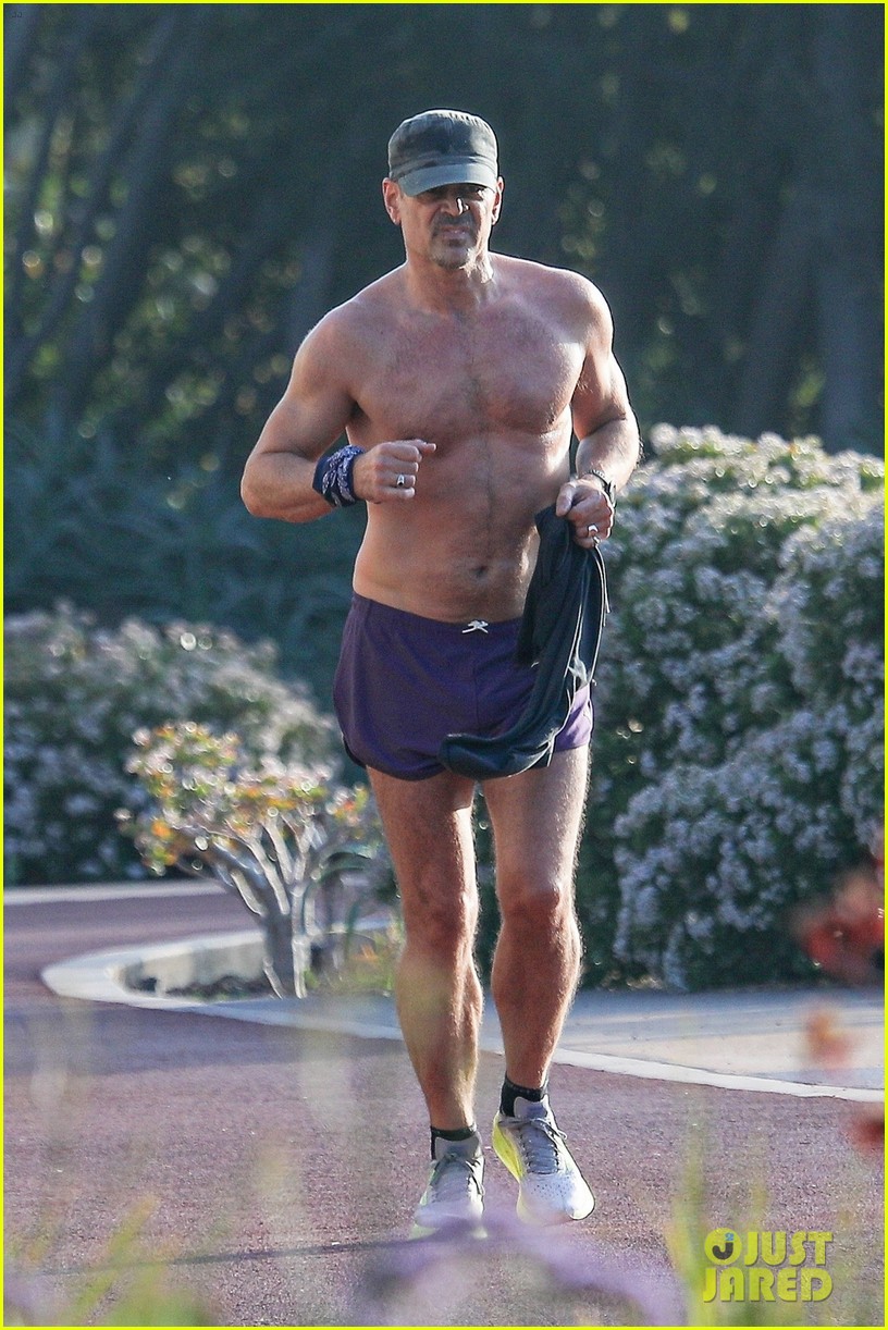 Colin Farrell Runs Laps Shirtless for His Sunday Workout!: Photo ...