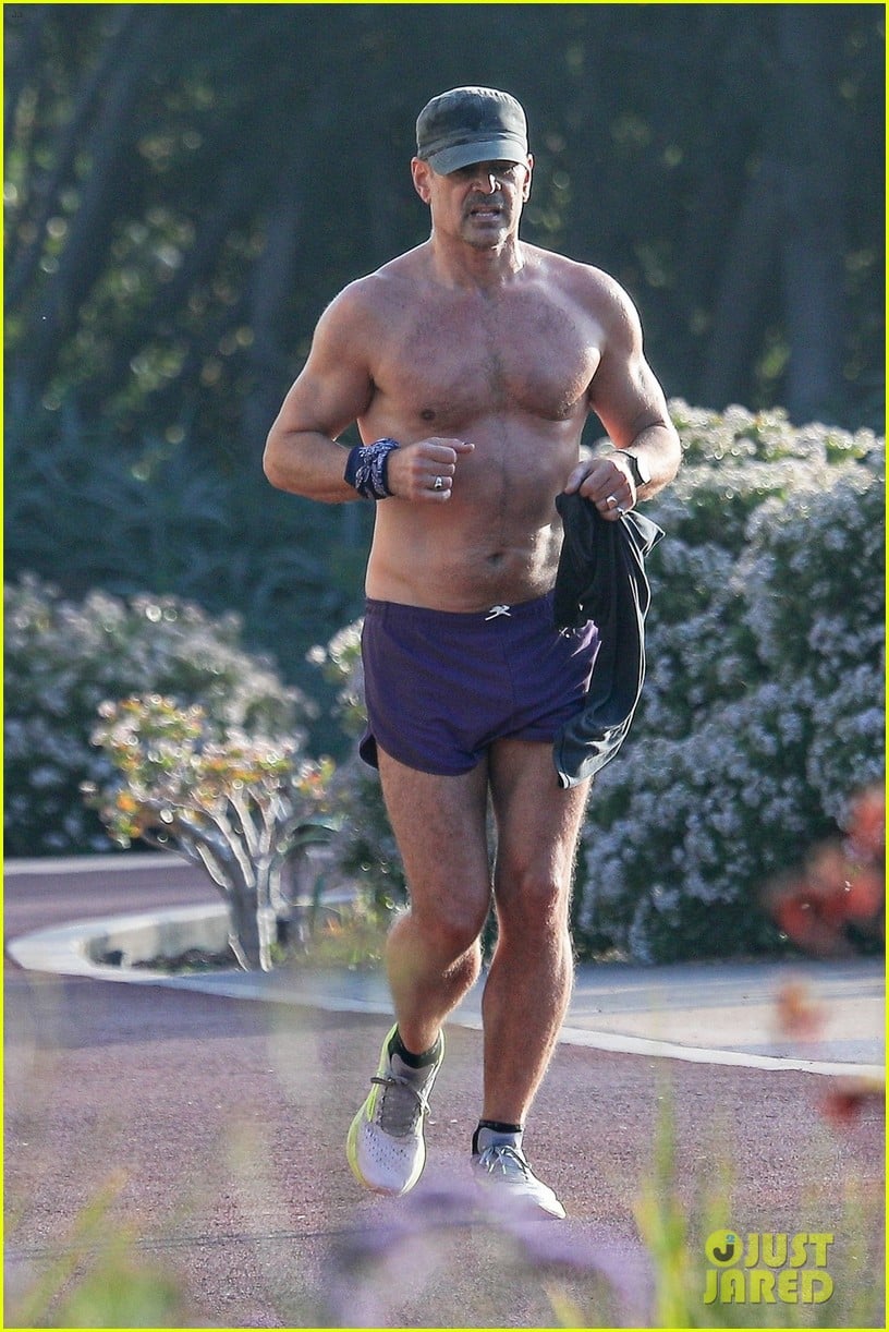 Colin Farrell Runs Laps Shirtless for His Sunday Workout!: Photo ...