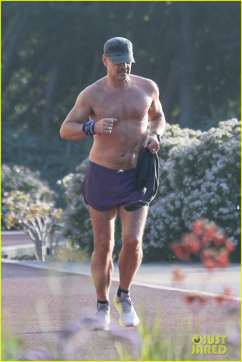 Colin Farrell Runs Laps Shirtless for His Sunday Workout!: Photo ...