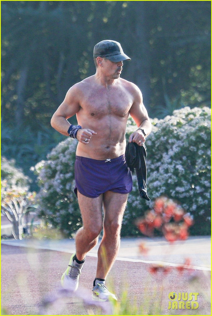 Colin Farrell Runs Laps Shirtless for His Sunday Workout!: Photo ...