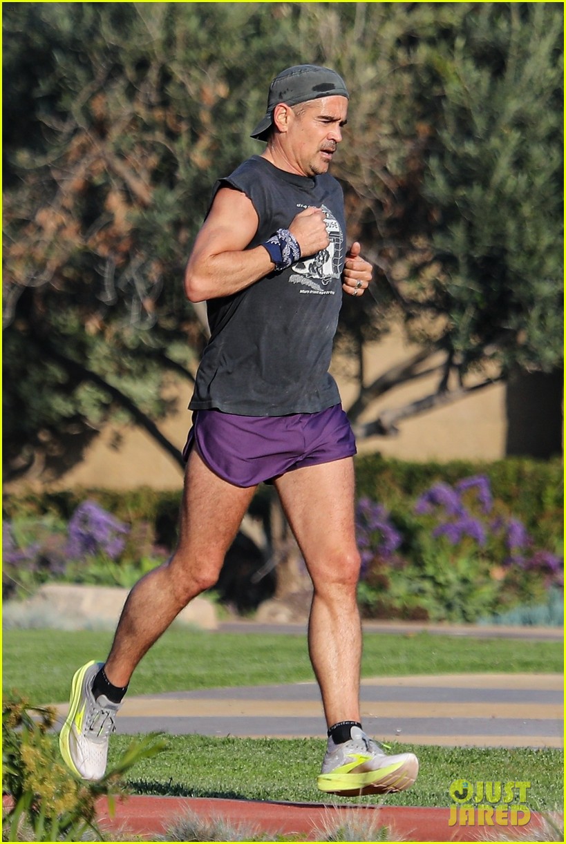 Colin Farrell Runs Laps Shirtless for His Sunday Workout!: Photo ...