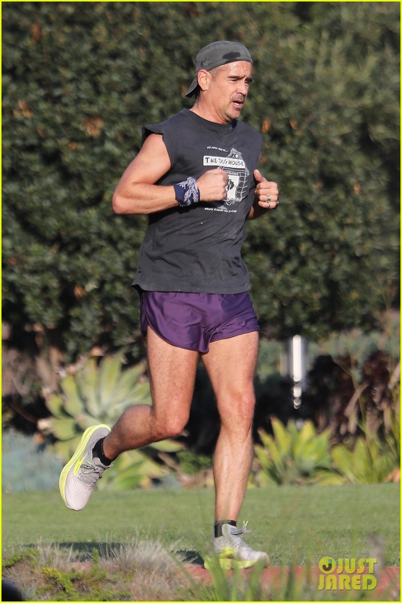 Colin Farrell Runs Laps Shirtless for His Sunday Workout!: Photo ...