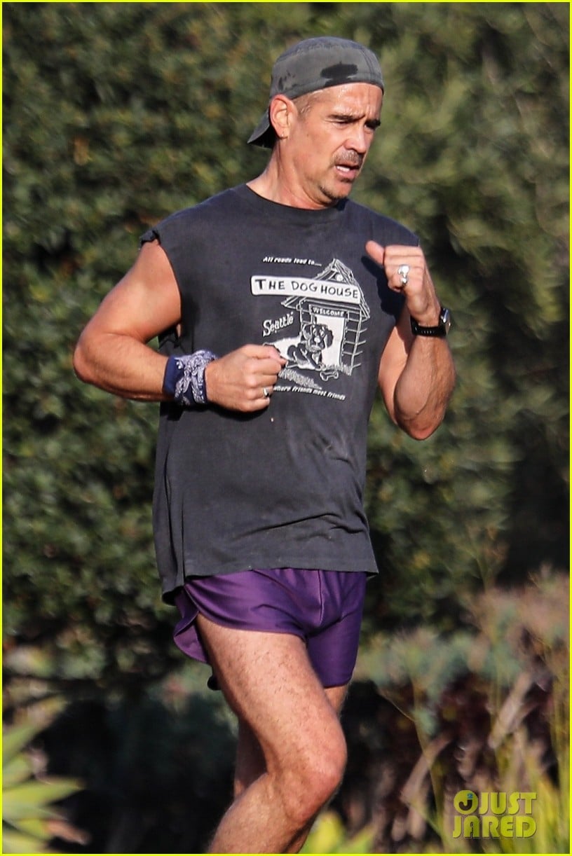 Colin Farrell Runs Laps Shirtless for His Sunday Workout!: Photo ...