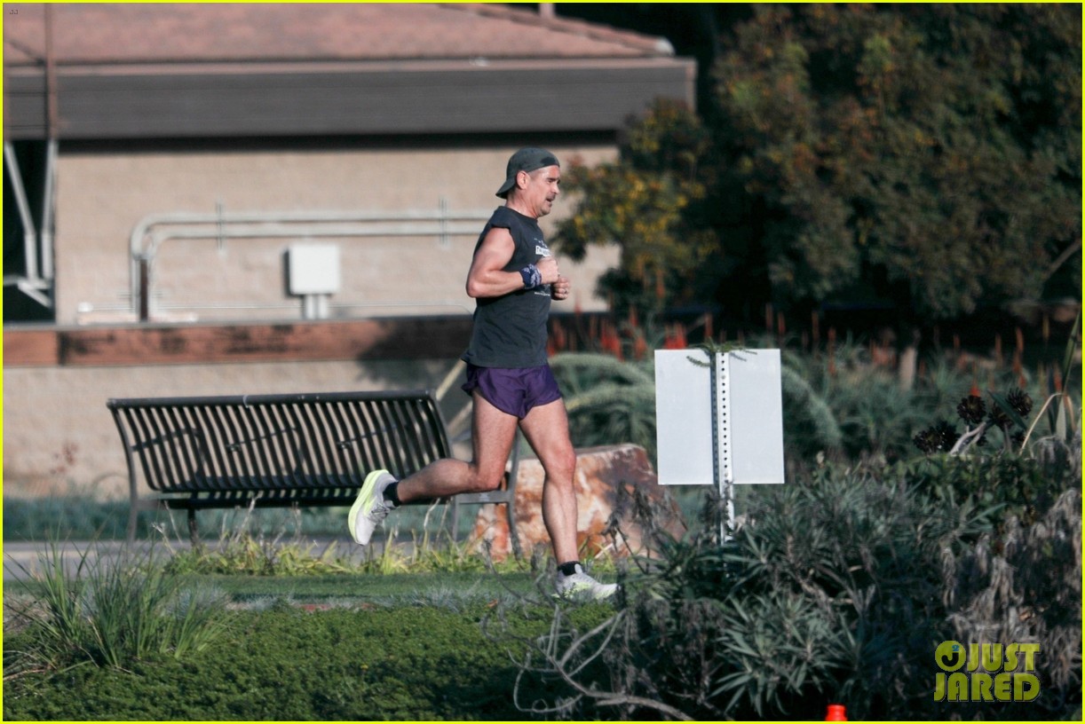 Colin Farrell Runs Laps Shirtless for His Sunday Workout!: Photo ...