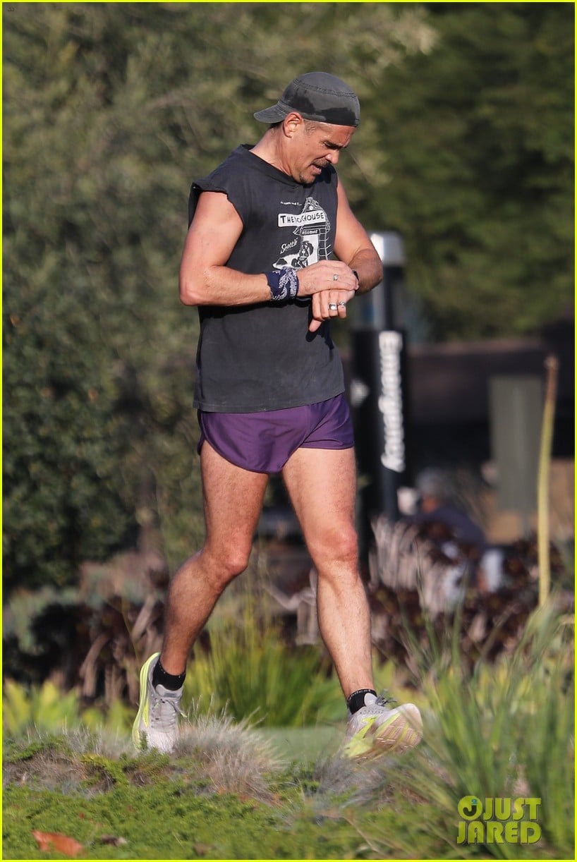 Colin Farrell Runs Laps Shirtless for His Sunday Workout!: Photo ...