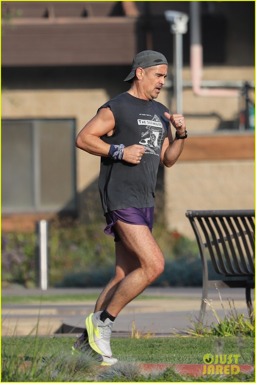 Colin Farrell Runs Laps Shirtless for His Sunday Workout!: Photo ...