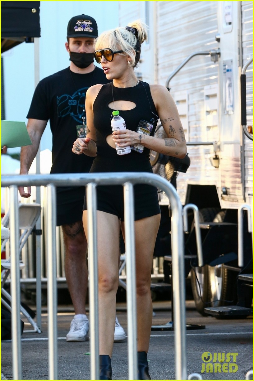 Miley Cyrus Spotted Rehearsing for NYE Special with Co-Host Pete ...