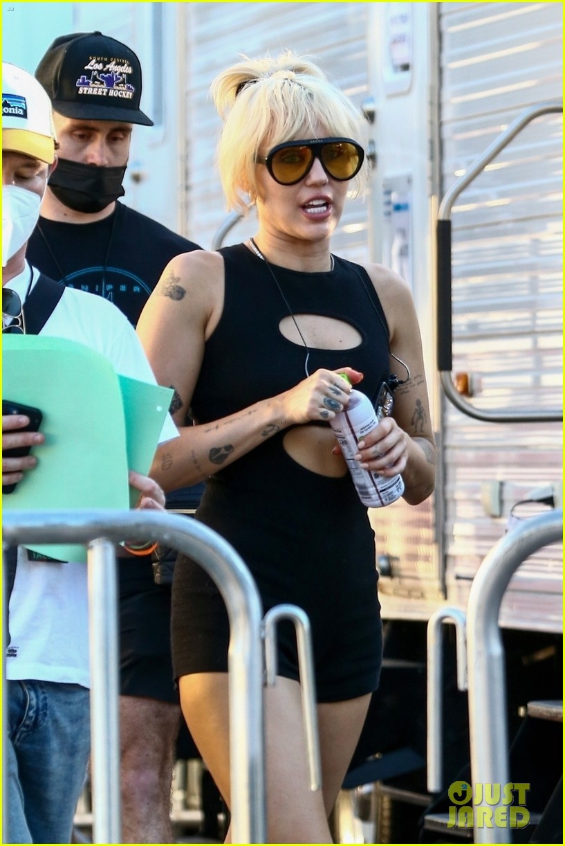 Miley Cyrus Spotted Rehearsing for NYE Special with Co-Host Pete ...