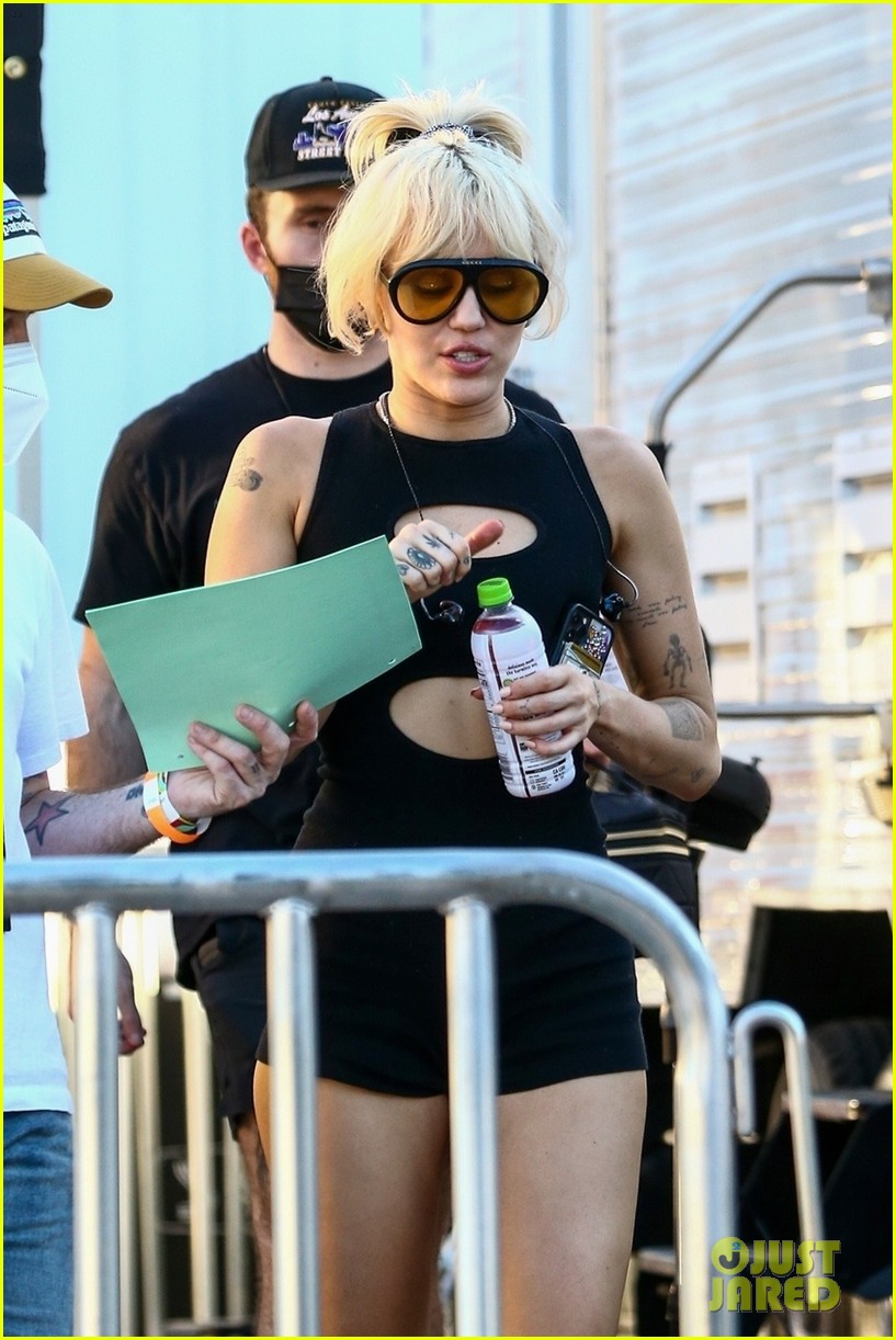 Miley Cyrus Spotted Rehearsing for NYE Special with Co-Host Pete ...