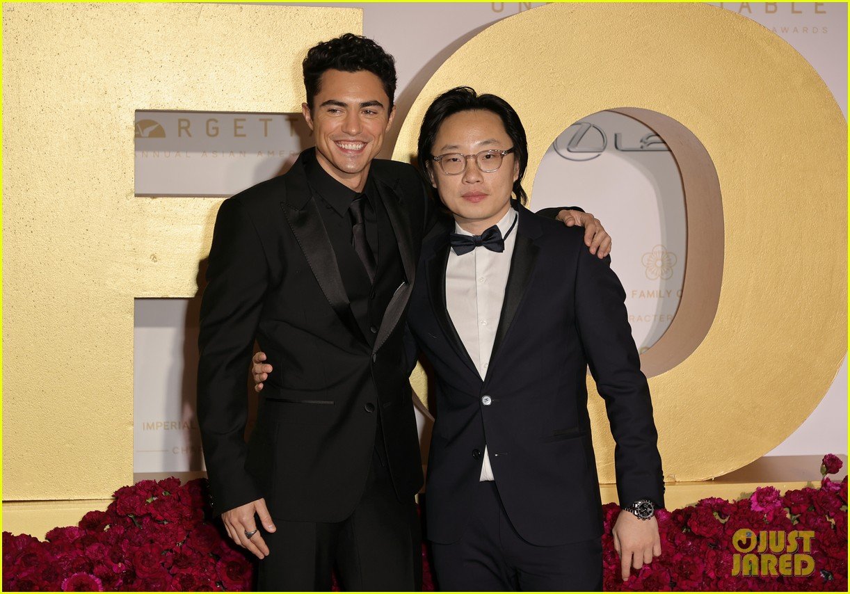 Sandra Oh Joins Simu Liu & Daniel Dae Kim at Unforgettable Gala 2021 in ...