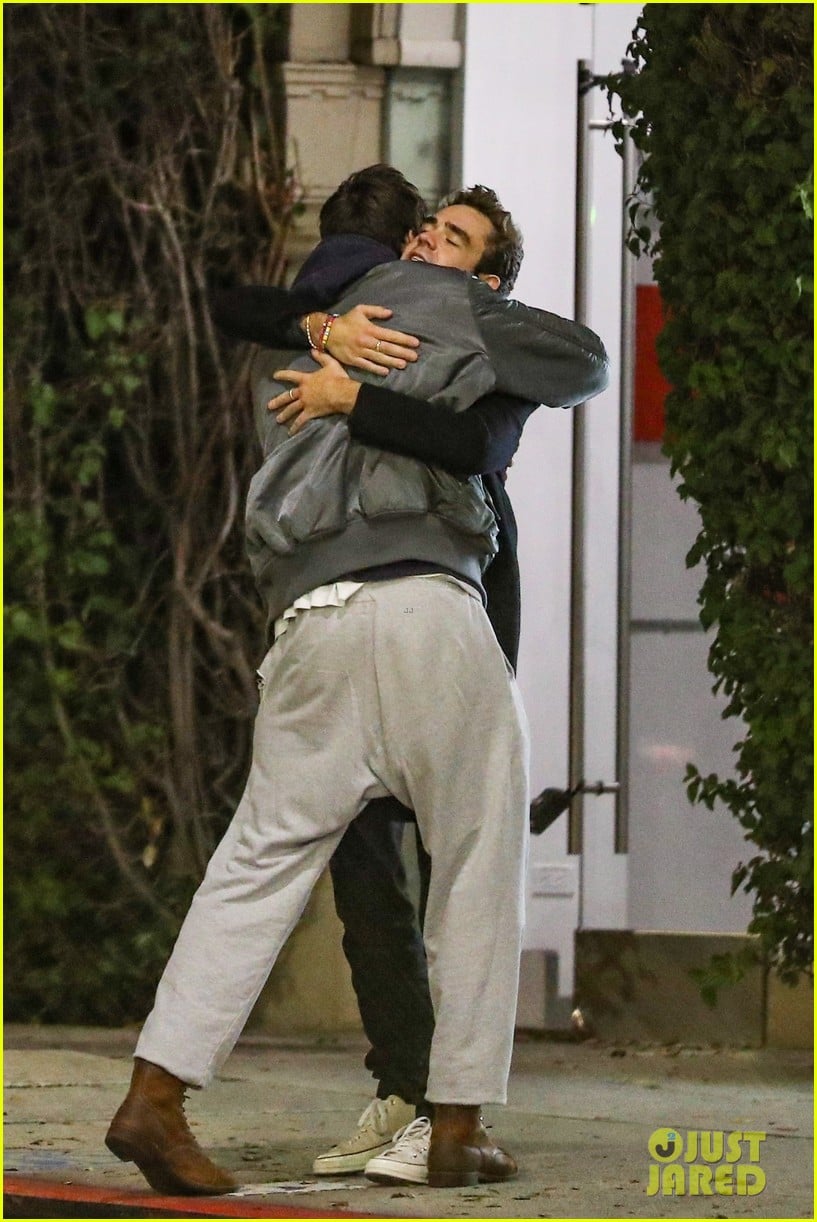 Jacob Elordi is All Smiles While Grabbing Dinner with A Friend: Photo ...