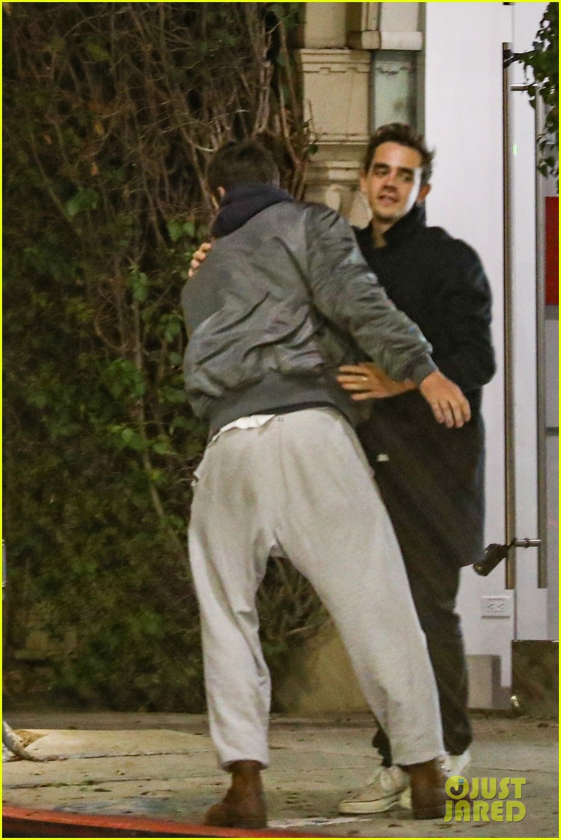Jacob Elordi is All Smiles While Grabbing Dinner with A Friend: Photo ...