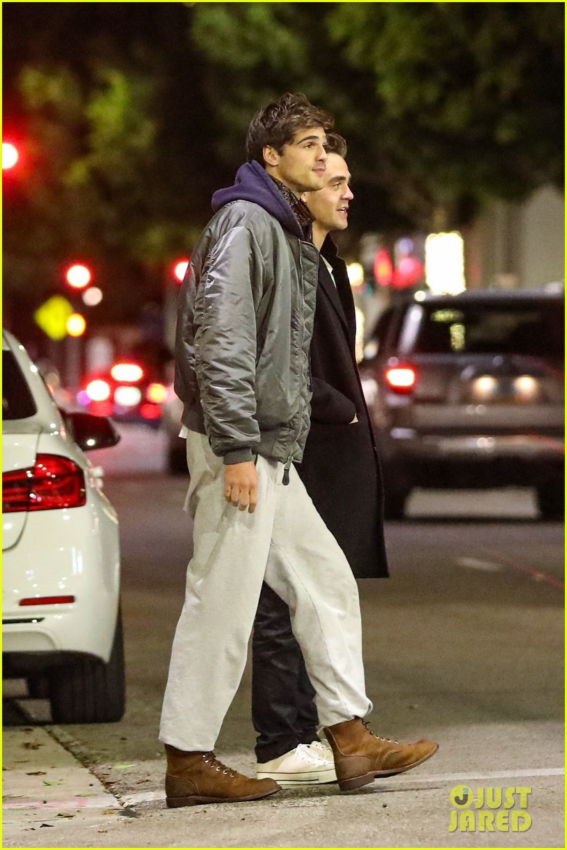 Jacob Elordi is All Smiles While Grabbing Dinner with A Friend: Photo ...