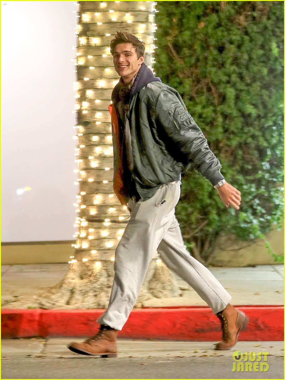 Jacob Elordi is All Smiles While Grabbing Dinner with A Friend: Photo ...