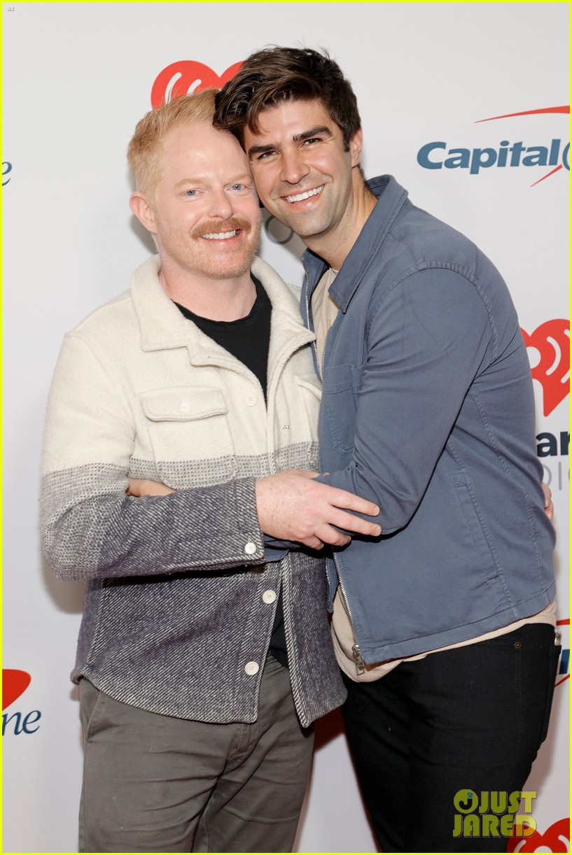 Sarah Michelle Gellar Joins Jesse Tyler Ferguson & Husband Justin ...