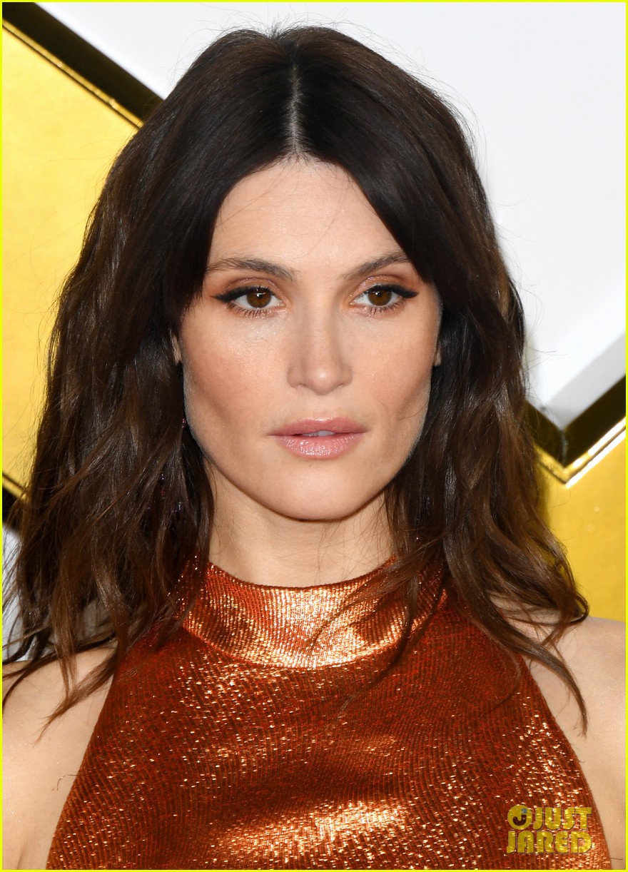 Gemma Arterton Shines Next To Ralph Fiennes at 'The King's Man ...