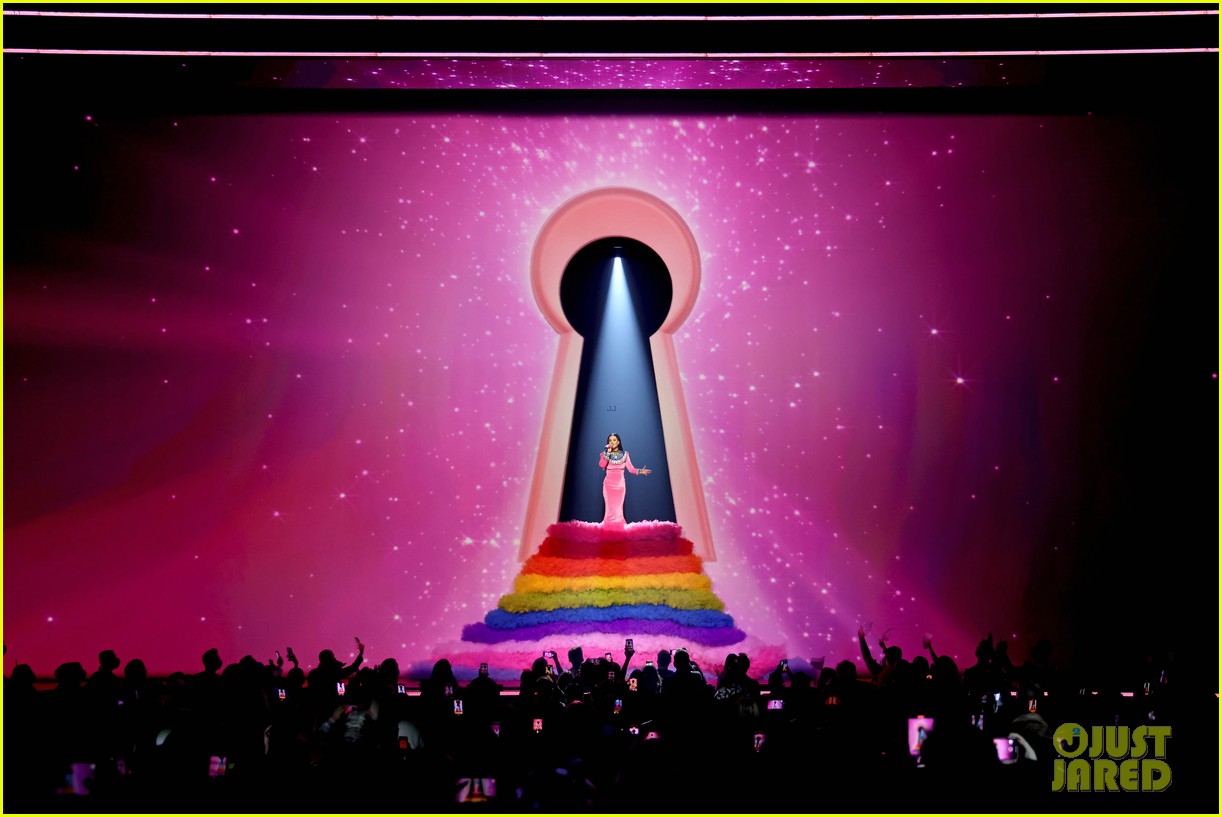 Katy Perry Kicks Off Vegas Residency - See All 9 Costume Changes & Tons ...