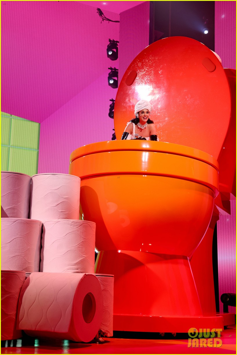 Katy Perry Kicks Off Vegas Residency - See All 9 Costume Changes & Tons ...