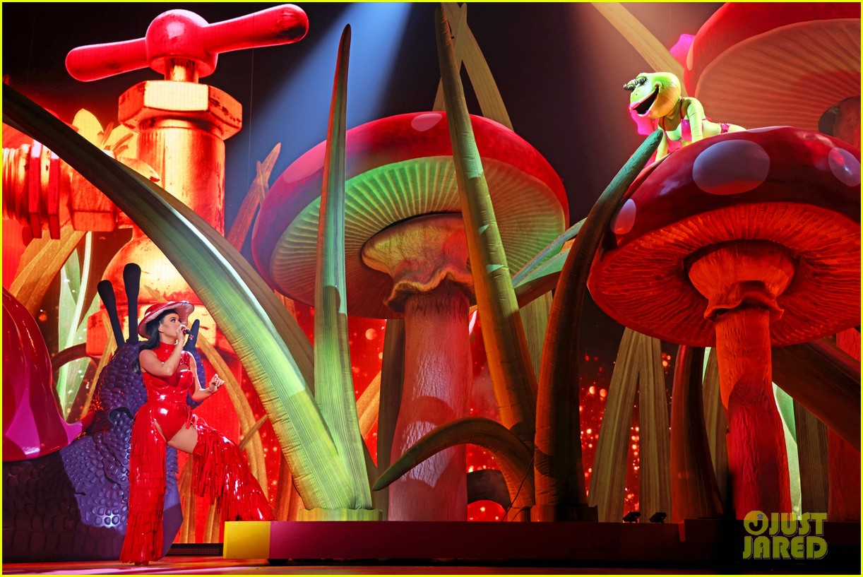 Katy Perry Kicks Off Vegas Residency - See All 9 Costume Changes & Tons ...