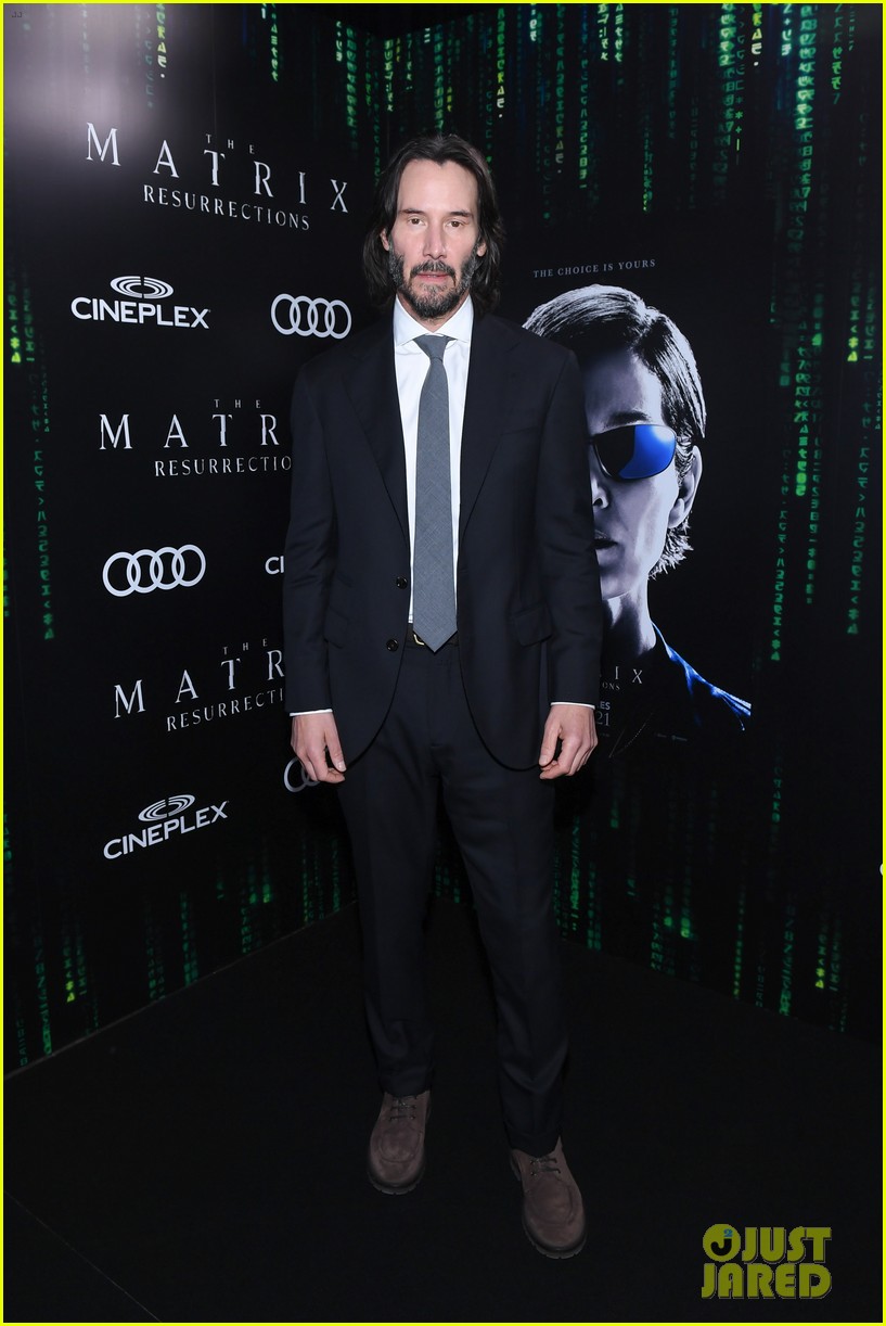 Keanu Reeves Premieres 'The Matrix Resurrections' Back Home in Canada ...