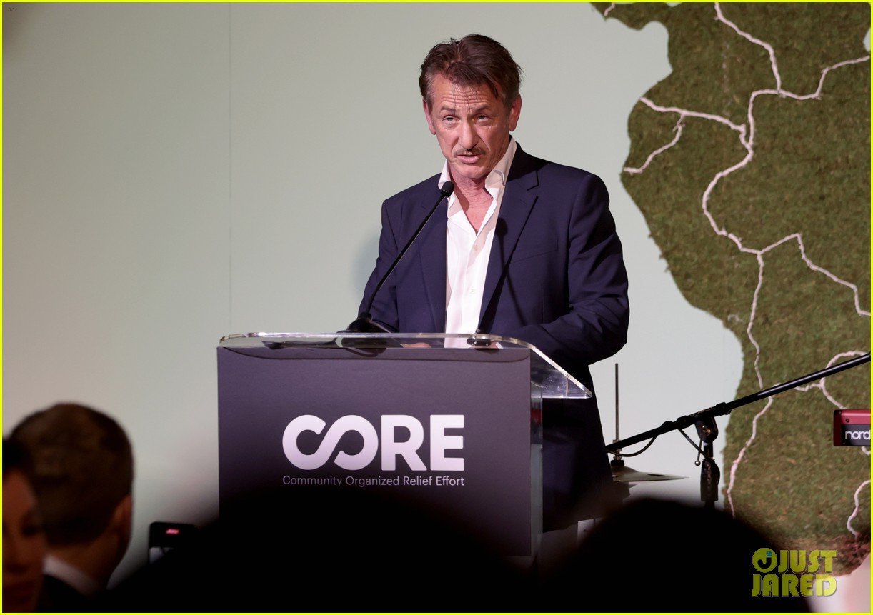Leonardo DiCaprio Supports Sean Penn at His CORE Fundraiser: Photo ...