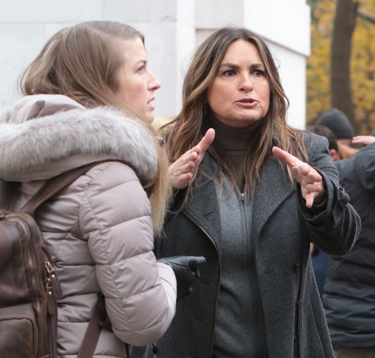 Mariska Hargitay Negotiates With Disruptor on 'Law & Order: SVU' Set in ...