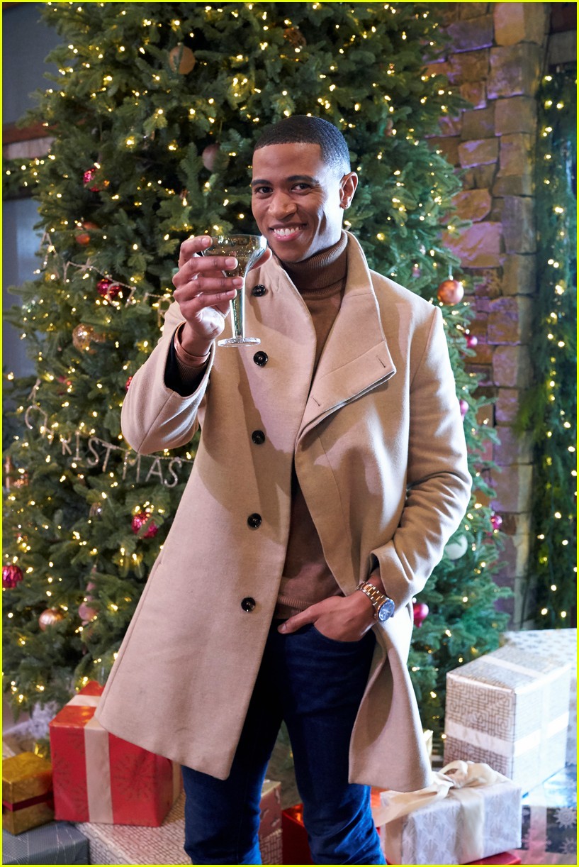 Get to Know '12 Dates of Christmas' Star Markelle Smith with These 10 ...