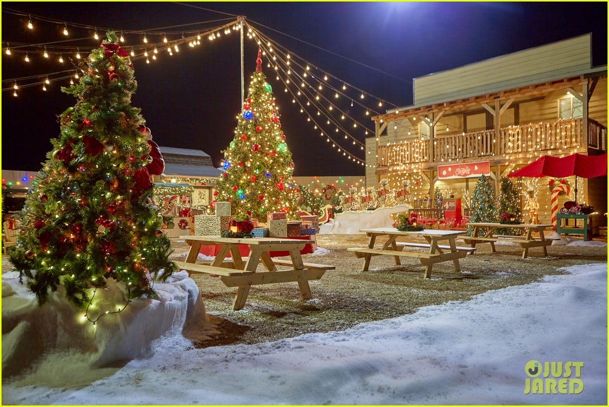 Rachael Leigh Cook Stars in Hallmark's Final New Christmas Movie 'Tis ...