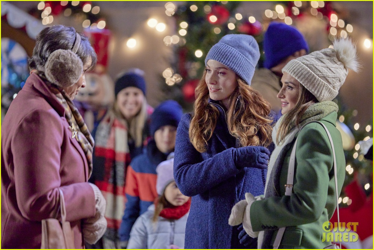 Rachael Leigh Cook Stars in Hallmark's Final New Christmas Movie 'Tis ...