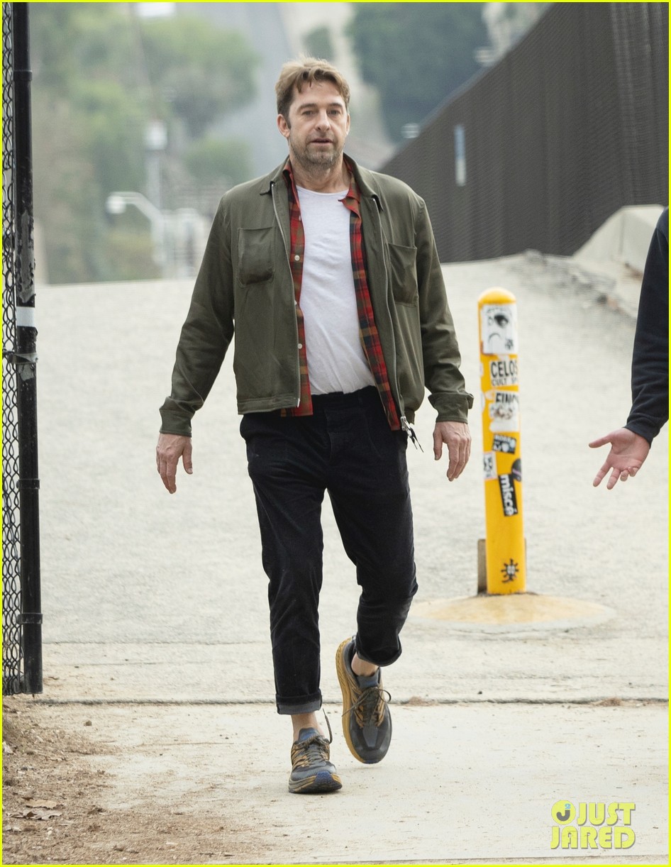 Scott Speedman Enjoys Rare Day Out After Welcoming Baby Girl: Photo ...