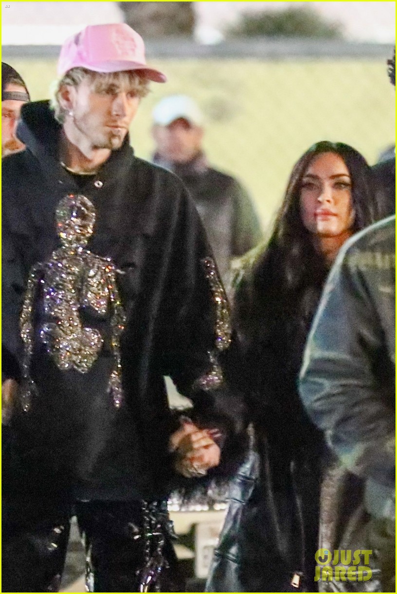 Lizzo, Megan Fox & Machine Gun Kelly Attend Kayne West's Free Larry ...