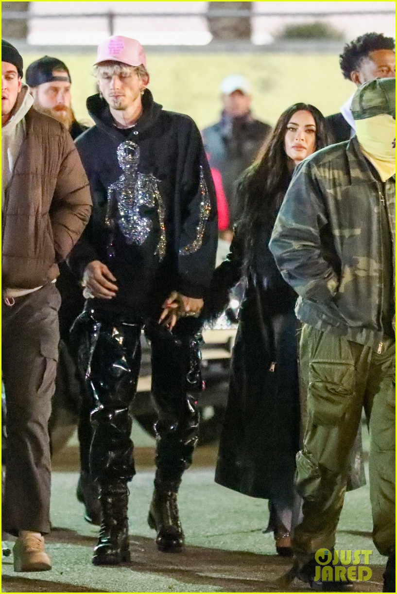 Lizzo, Megan Fox & Machine Gun Kelly Attend Kayne West's Free Larry ...