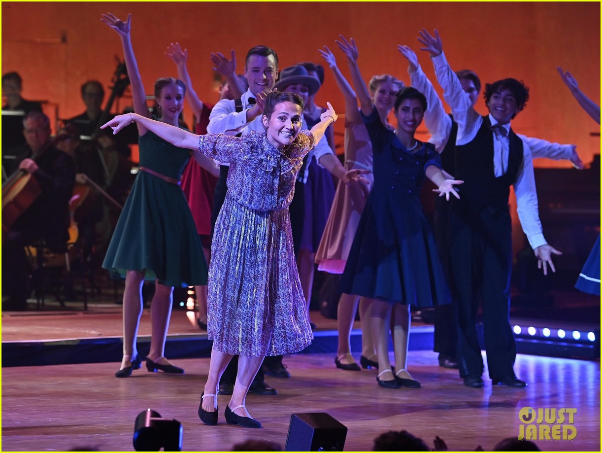 Photo: alicia vikander dance performance 17 | Photo 4672076 | Just Jared