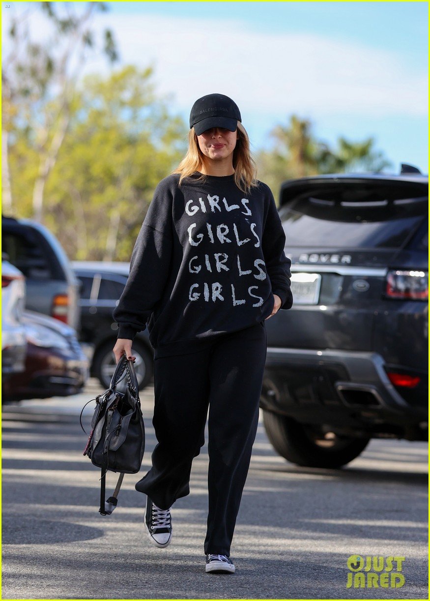 Addison Rae Gets In Workout After Night Out With Tate McRae: Photo ...