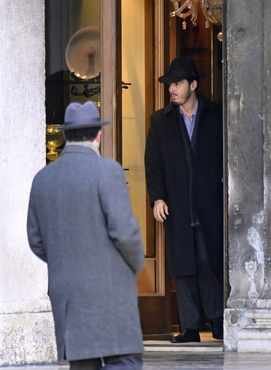 Andrew Scott Gets In Character For Filming on 'Ripley' in Venice: Photo ...