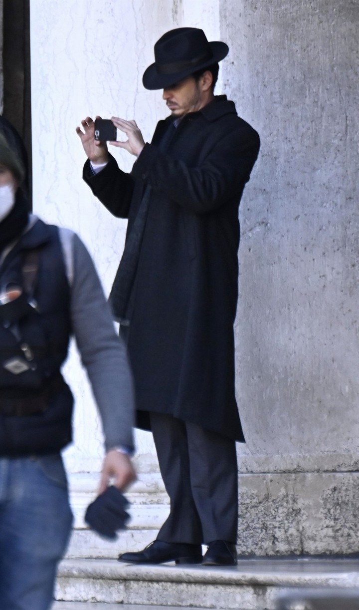 Andrew Scott Gets In Character For Filming on 'Ripley' in Venice: Photo ...