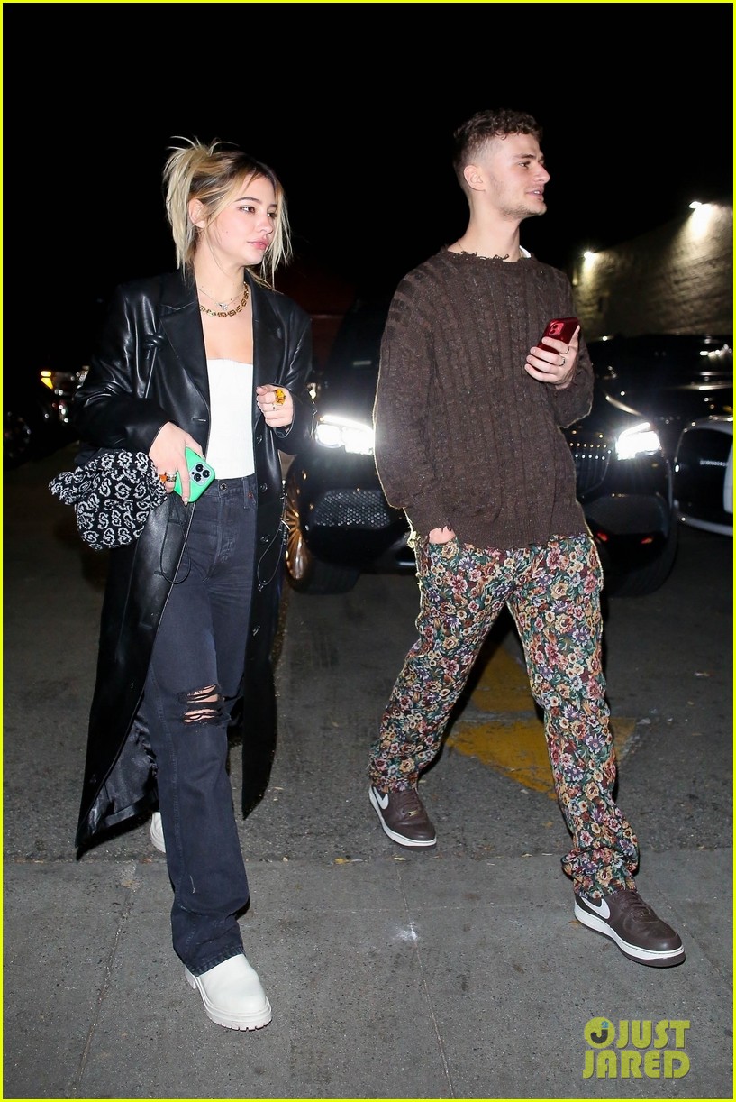 Madelyn Cline Grabs Dinner With Friends in LA: Photo 4685898 | Pictures ...