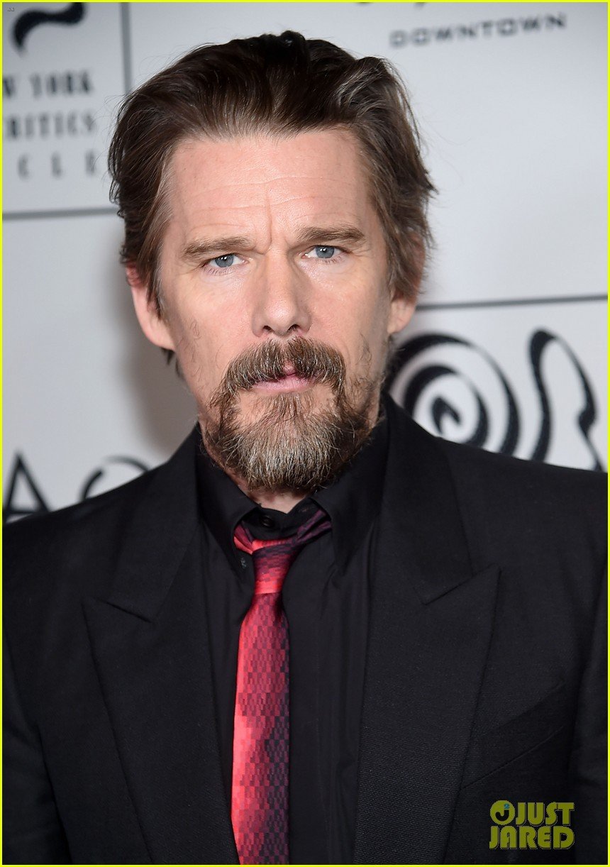 Ethan Hawke to Join Julia Roberts & Mahershala Ali in Netflix Thriller ...