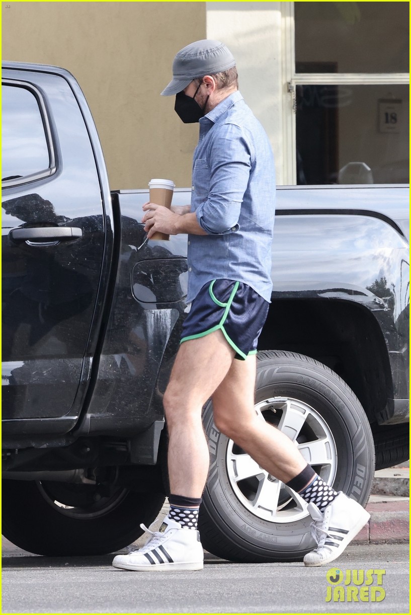 Colin Farrell Spotted in Short Shorts During a Coffee Run: Photo ...