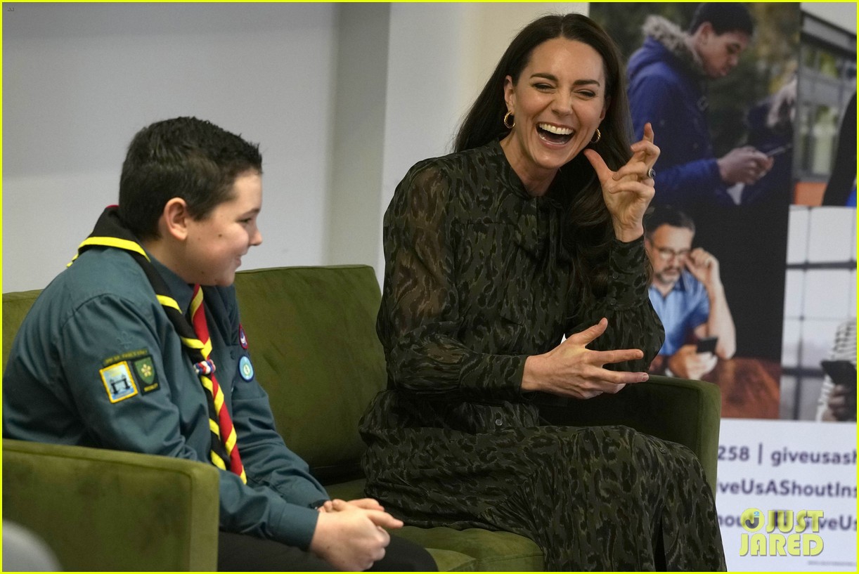 Duchess Kate Middleton Thanks Shout Workers for All Their Efforts ...