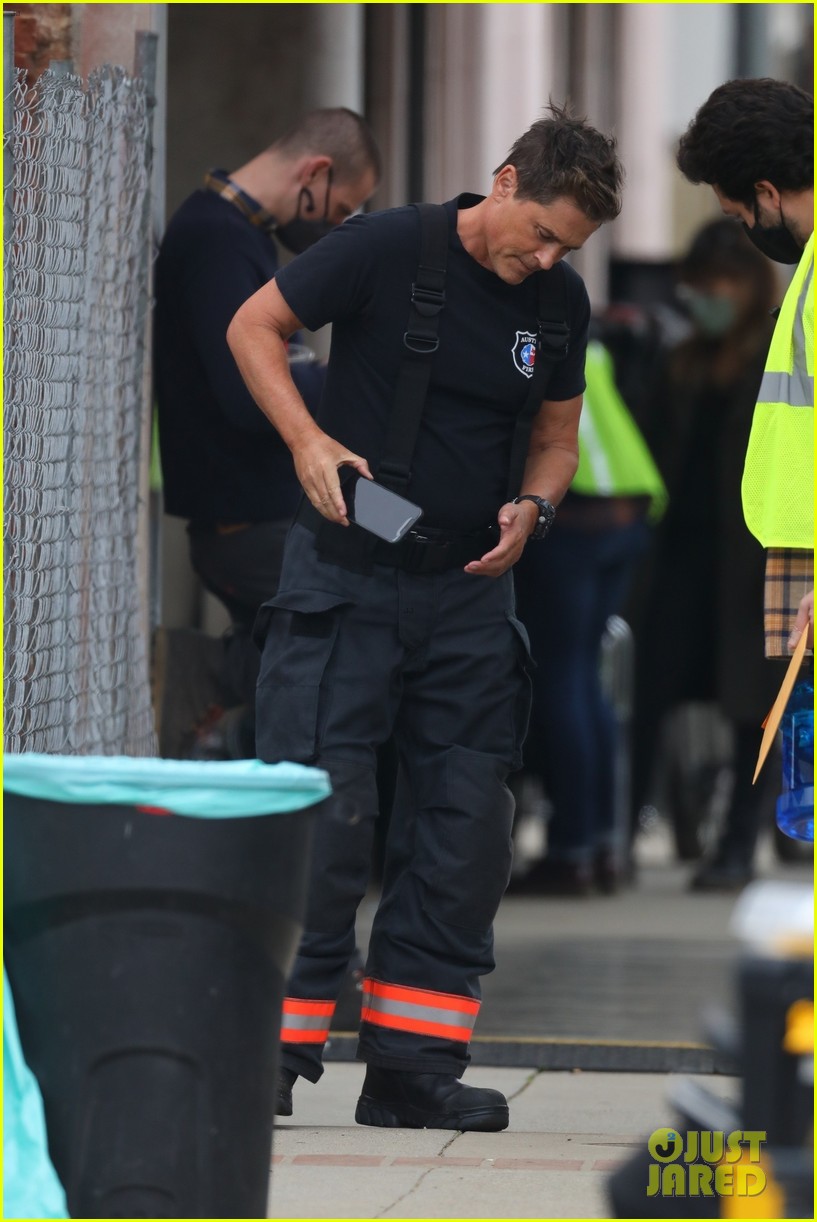 Rob Lowe Suits Up In His Firefighter Gear to Film '9-1-1: Lone Star ...